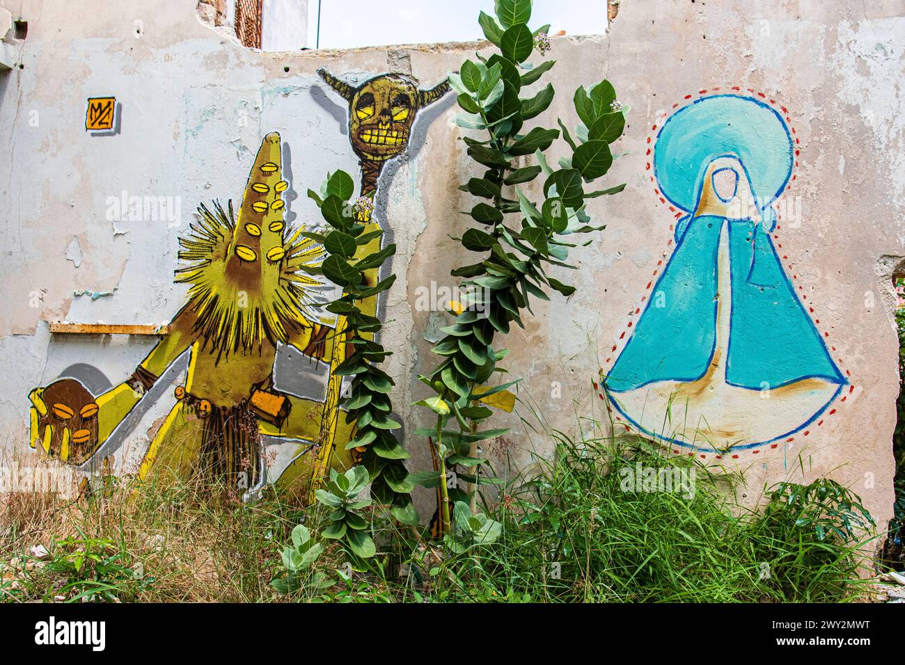 Colorful street mural drawing and artwork on a house in Havana, Cuba ...