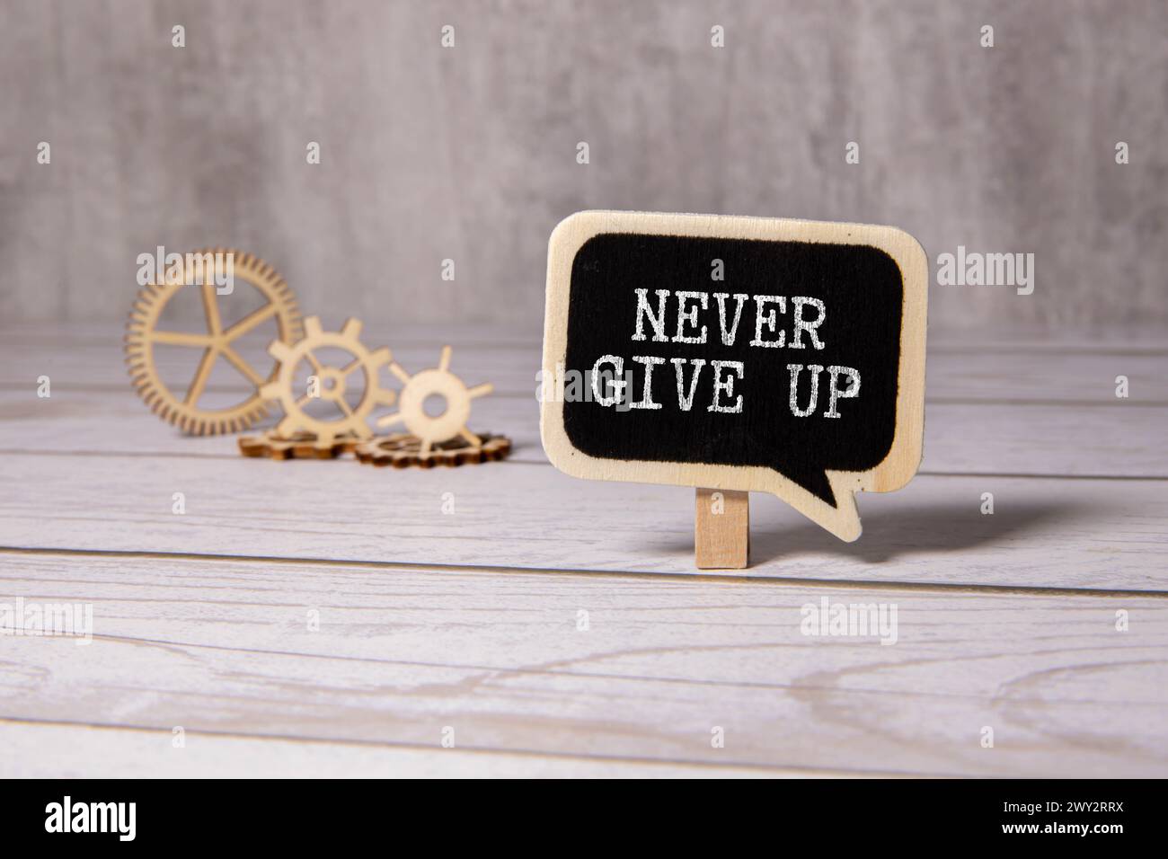 Never give up words written on the chalkboard Stock Photo - Alamy