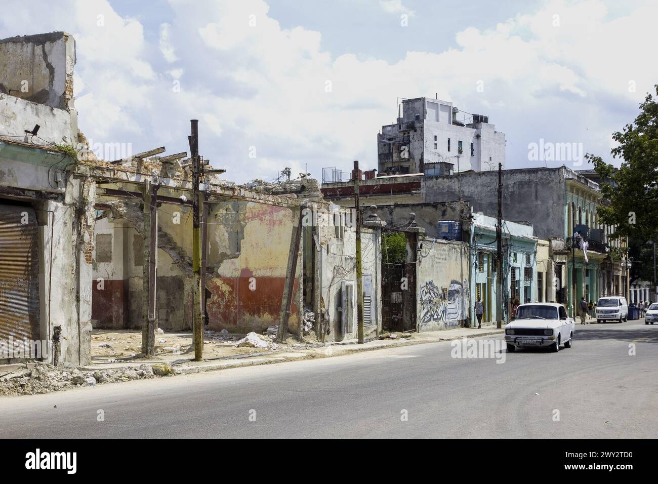 Collapsed building facade hi-res stock photography and images - Alamy