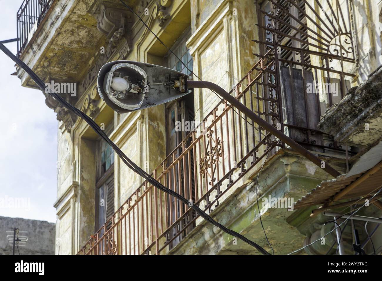 Broken street light hi-res stock photography and images - Alamy