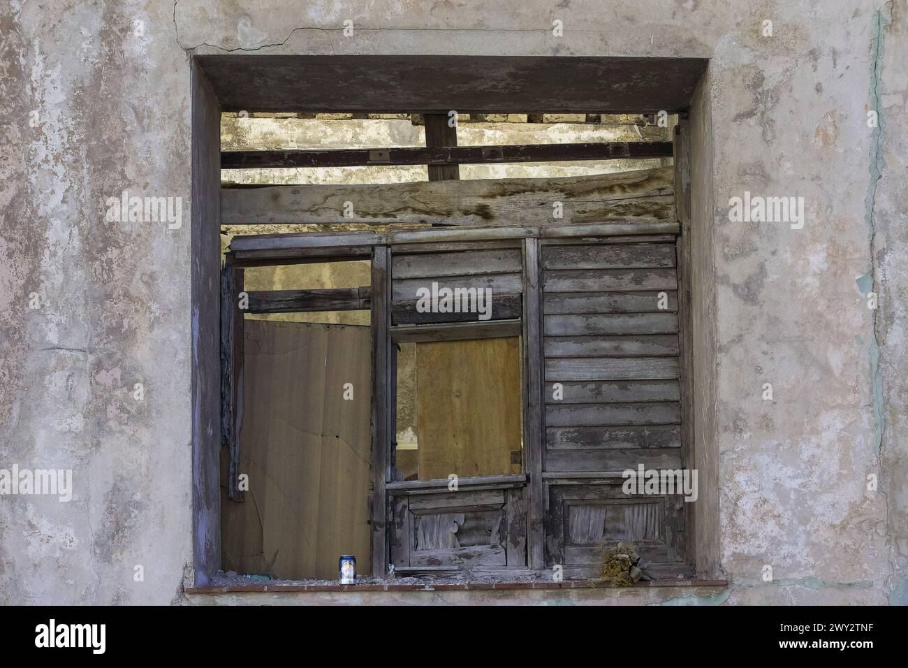Run down window hi-res stock photography and images - Alamy