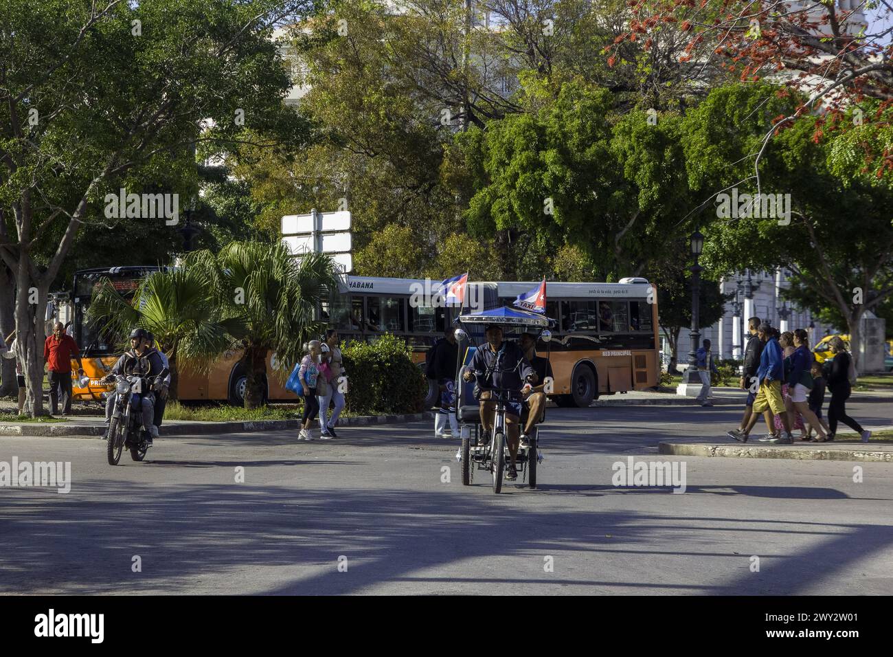 Cuban people lifestyle in the downtown district of Havana, Cuba Stock ...