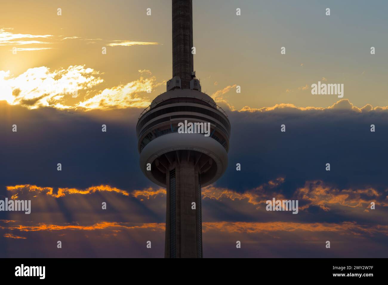 Building cn tower hi-res stock photography and images - Alamy