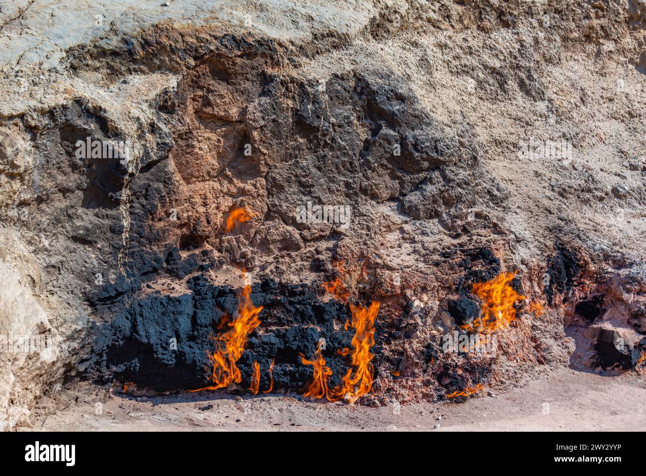 Yanardag natural gas fire hi-res stock photography and images - Alamy