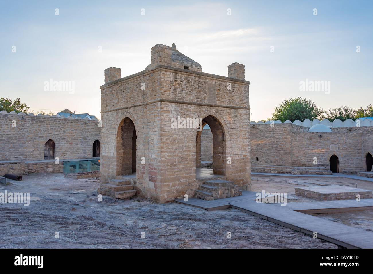 Zoroastrianism sacred fire ritual hi-res stock photography and images ...