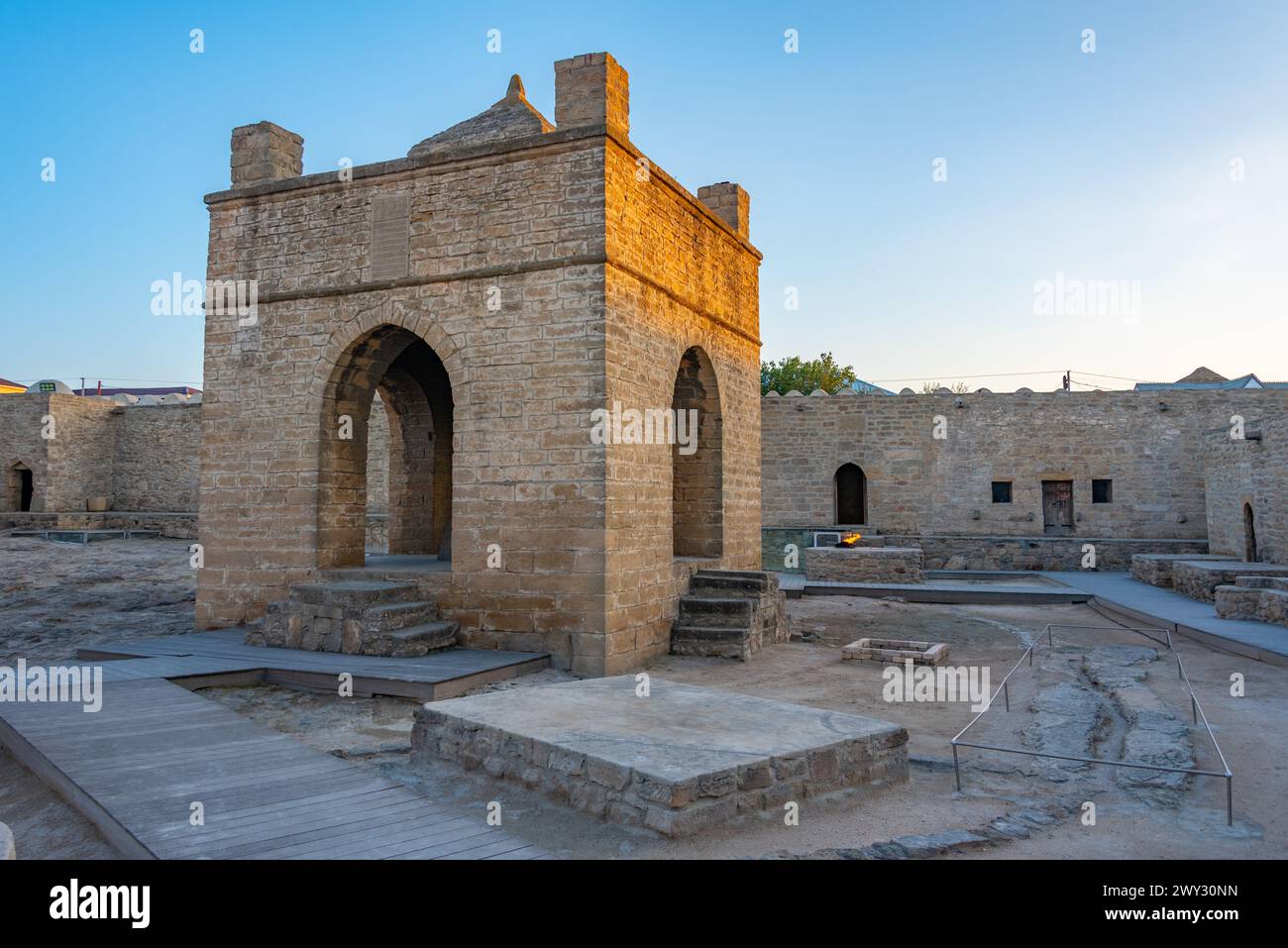 Zoroastrianism fire ritual hi-res stock photography and images - Alamy