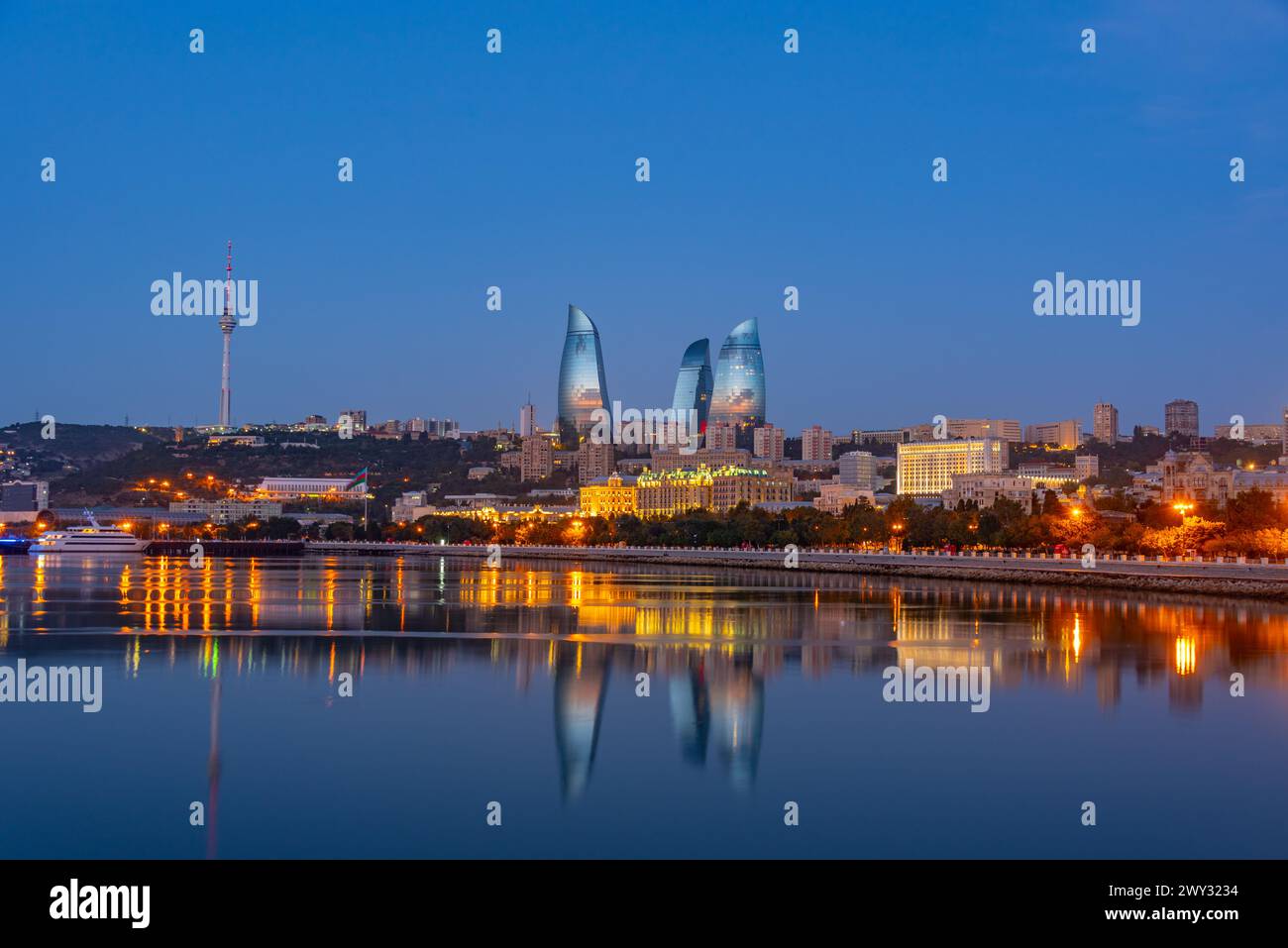Night view baku azerbaijan hi-res stock photography and images - Alamy