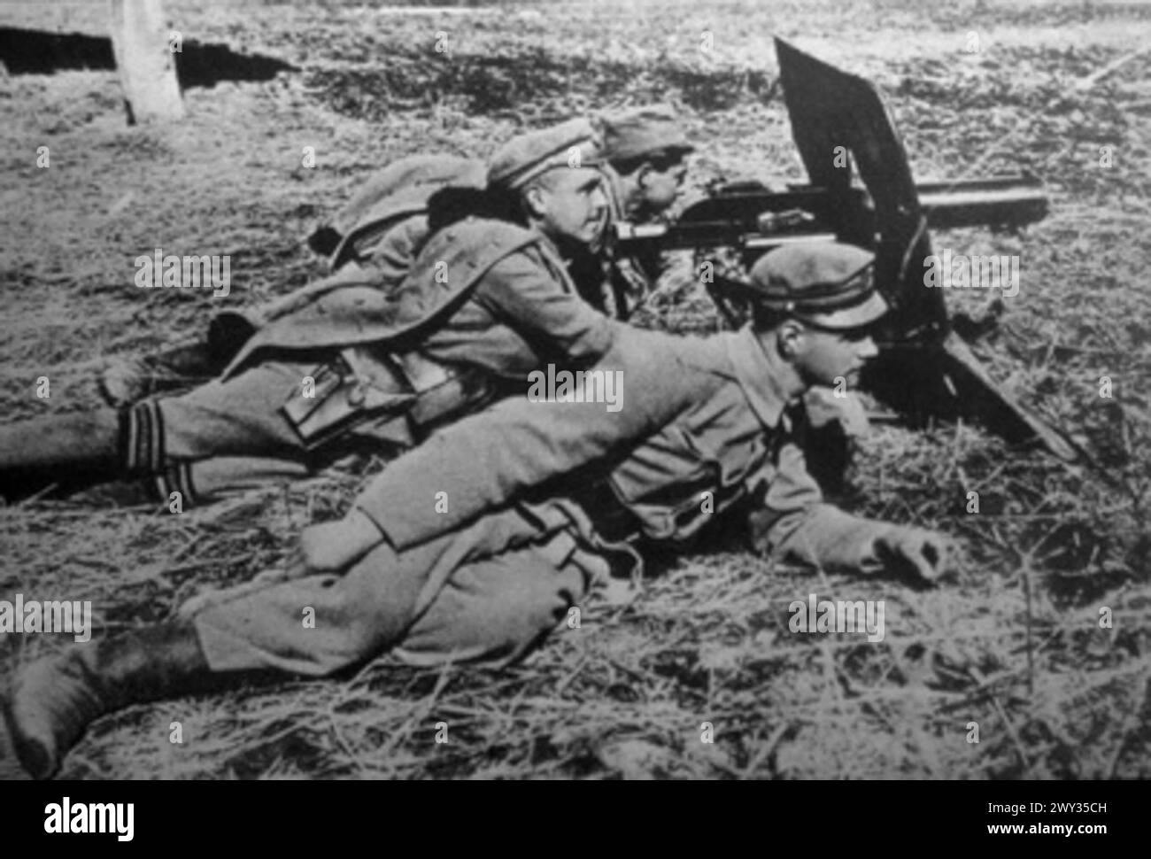 Machine gun position. Leon Ulatowski (in the middle Stock Photo - Alamy