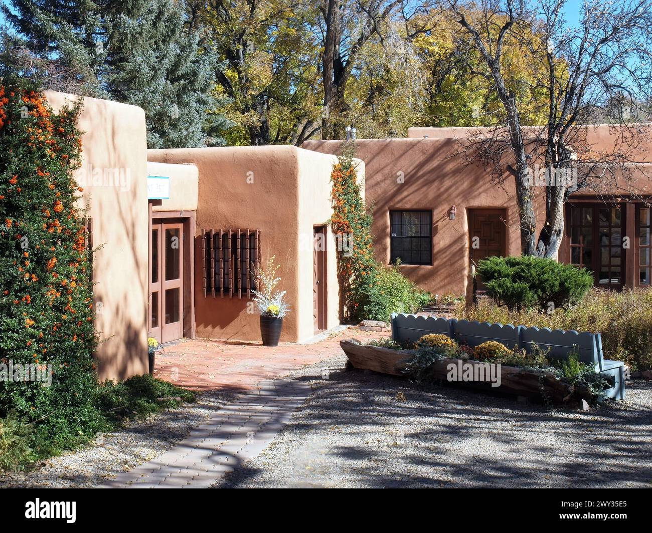 Courtyard new mexico art gallery hi-res stock photography and images ...