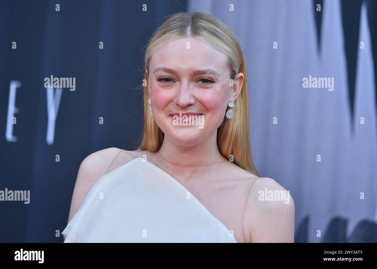 Dakota Fanning arrives at the premiere of Dakota Fanning arrives at the premiere of