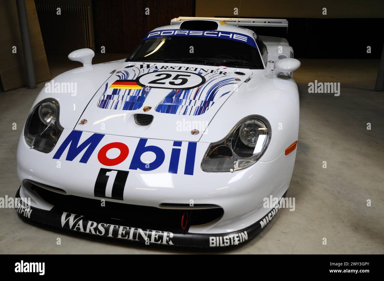 Deutsches Automuseum Langenburg, A white Porsche racing car with ...