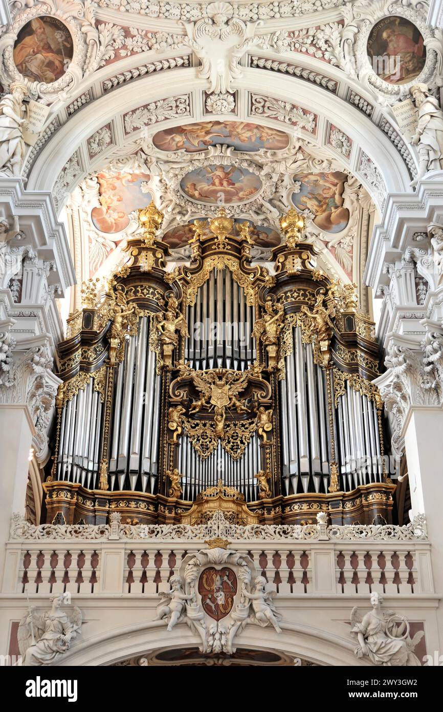 St Stephan's Cathedral, Passau, Detailed baroque organ with gold ...