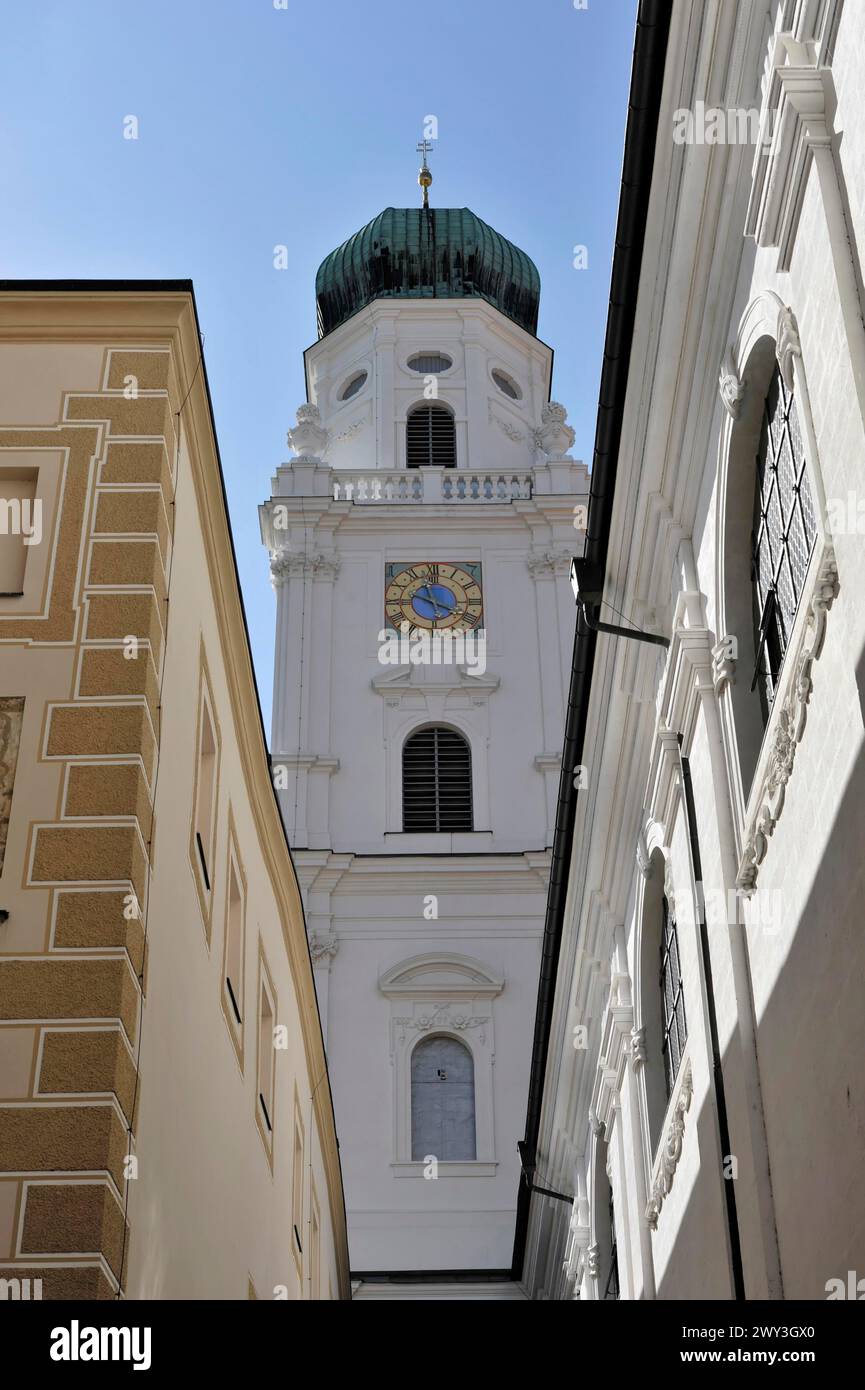 St Stephan Cathedral, Passau, church tower with dome, clock and alley ...