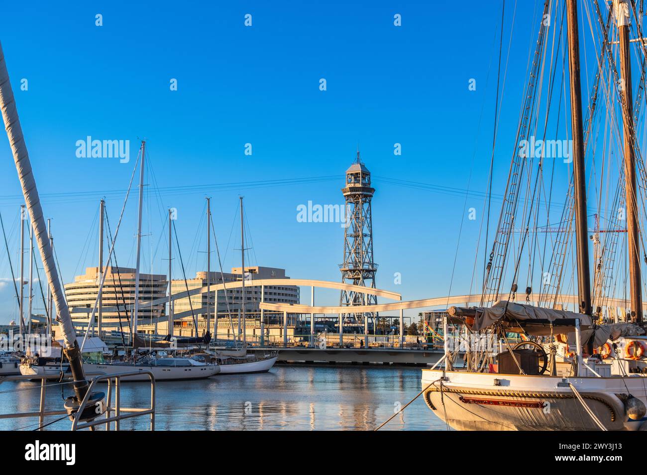 Cable car over barcelona harbour hi-res stock photography and images ...