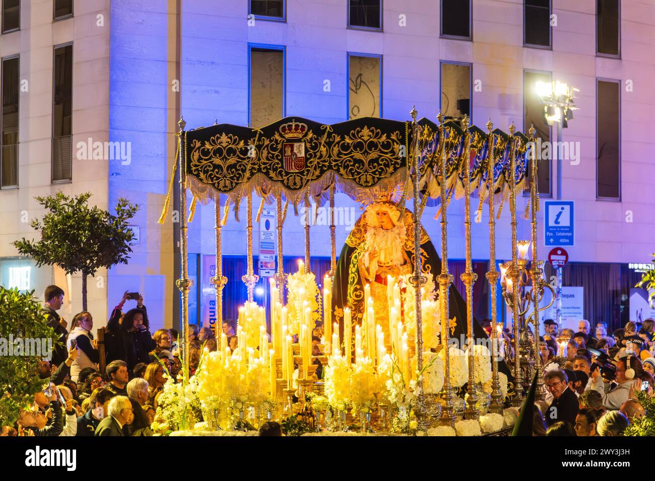 Barcelona traditional costume hi-res stock photography and images - Alamy