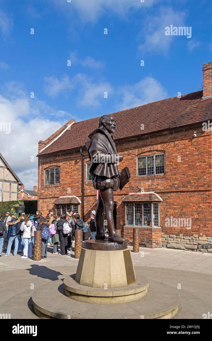 William Shakespeare Statue, Stratford upon Avon, England, Great Britain Stock Photo - Alamy