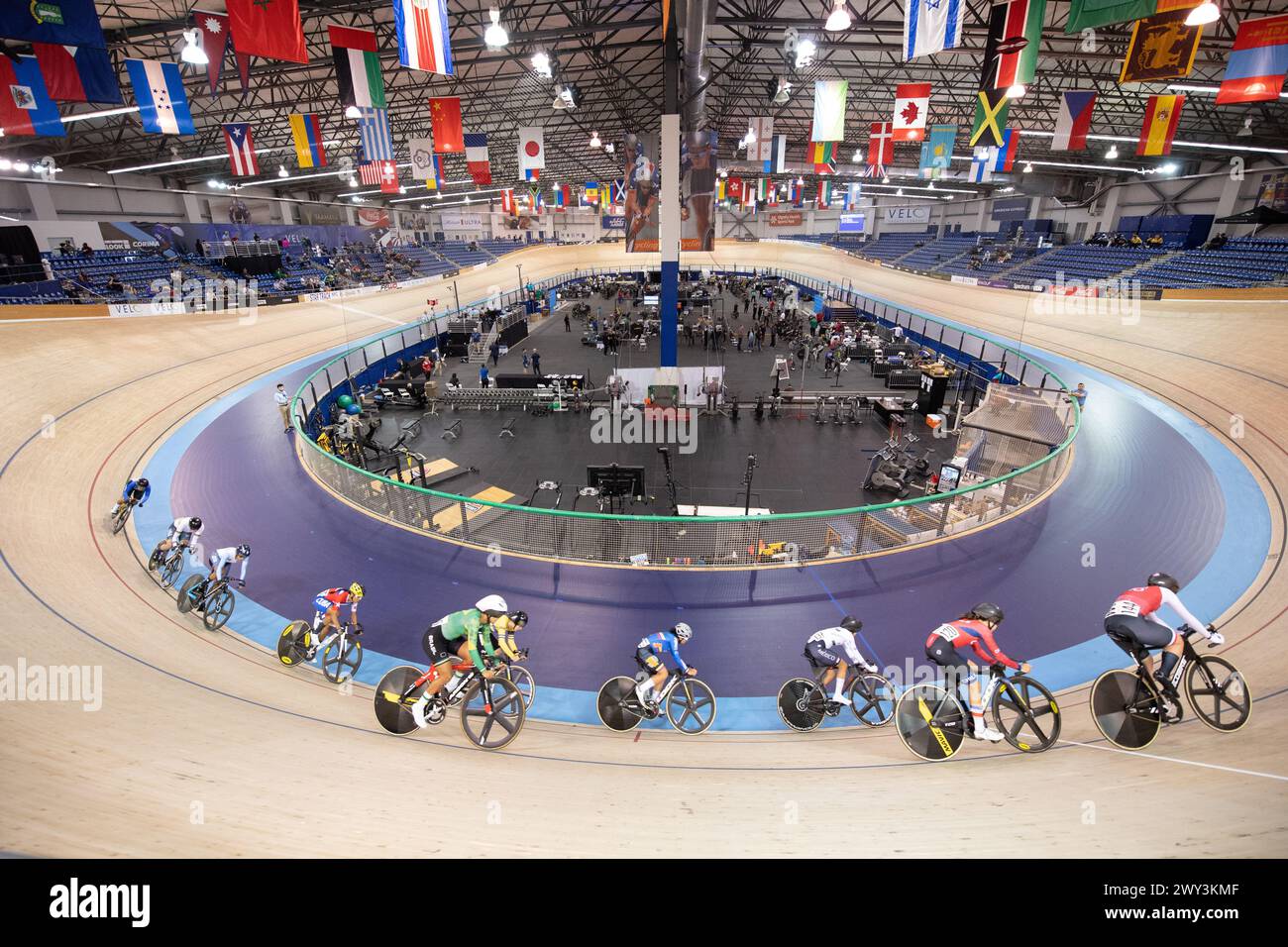 Los Angeles, California, USA. 3rd Apr, 2024. The women's scratch race ...