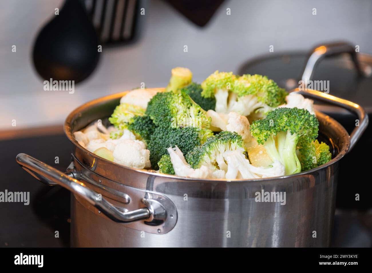 Broccoli and cauliflower are steamed in a saucepan - healthy diet, baby ...