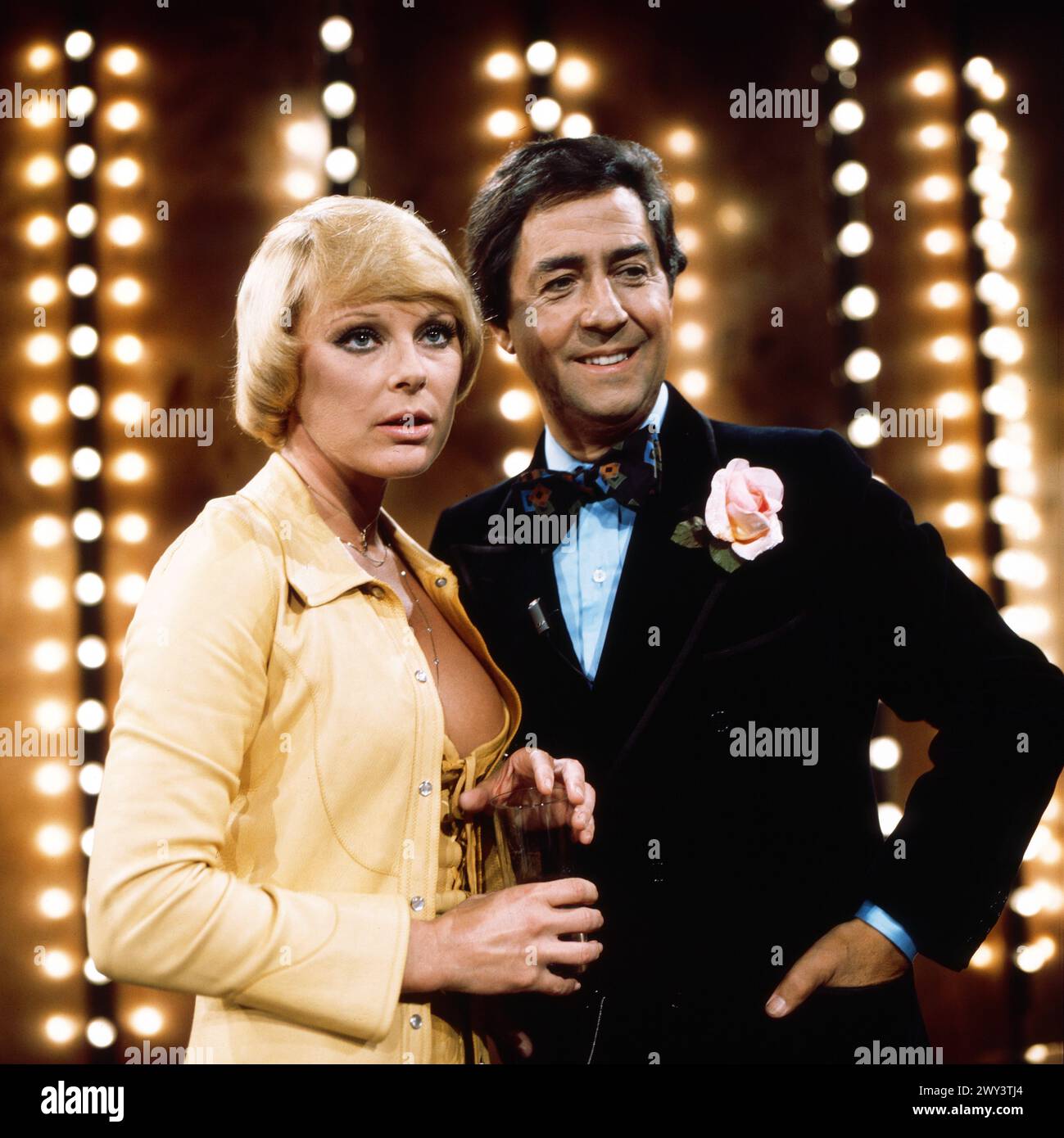 Elke Sommer, deutsche Schauspielerin, zusammen mit Vico Torriani bei ...