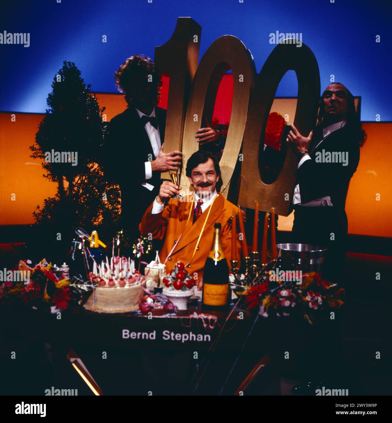 Jubilaum 100 sendung hi-res stock photography and images - Alamy