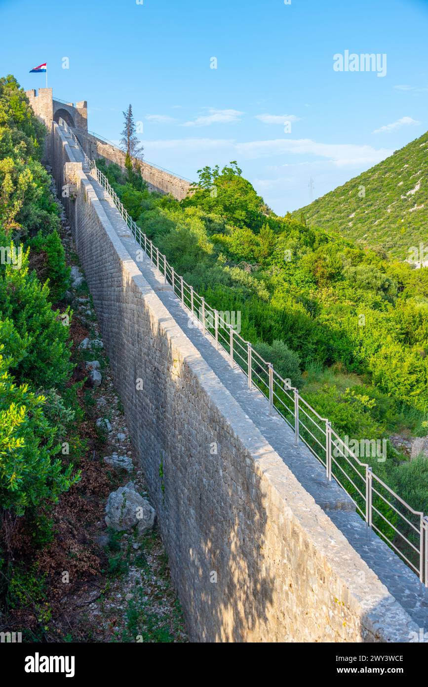 Fortification walls of Croatian town Ston Stock Photo - Alamy
