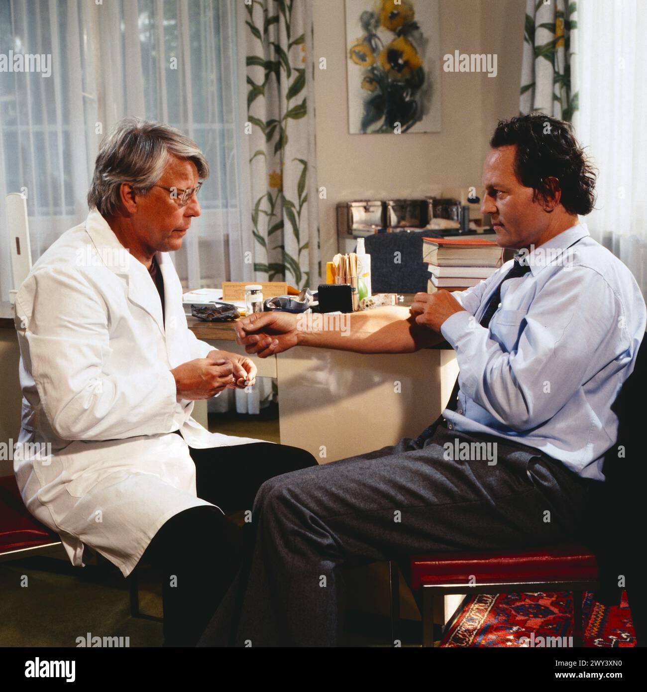 Beim arzt hi-res stock photography and images - Alamy