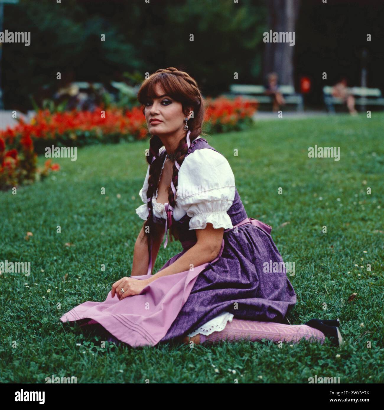 Marisa Mell, österreichische Schauspielerin, Portrait im Dirndl, circa ...