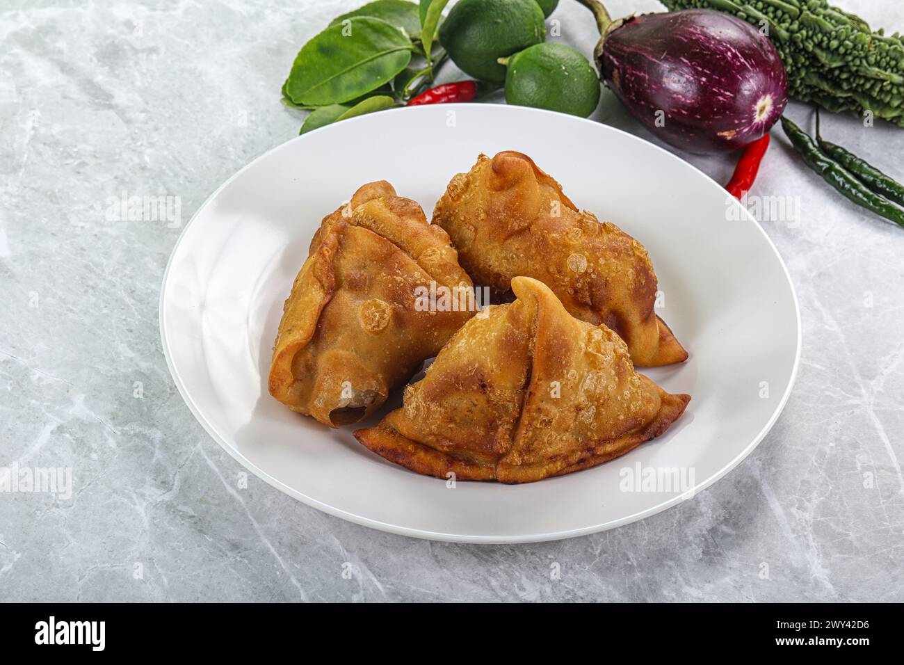 Indian cuisine - fries crispy stuffed samosa Stock Photo - Alamy