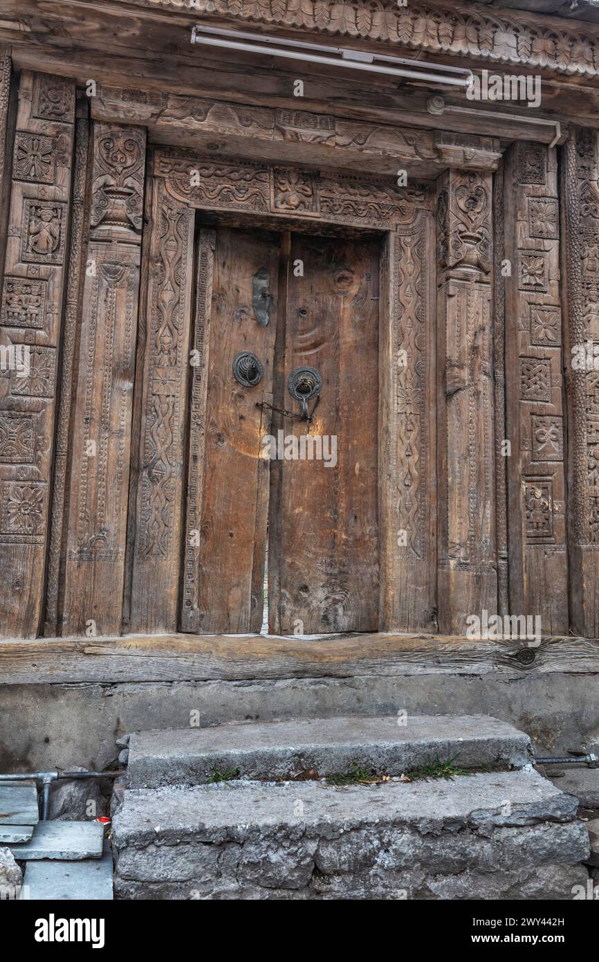 Wooden gate, Bering Nag temple, Sangla, India Stock Photo - Alamy