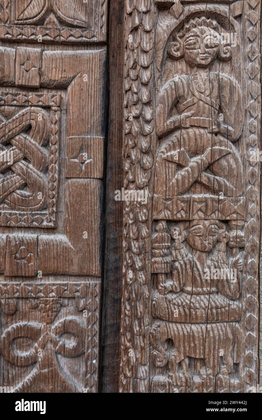 Wooden gate, Bering Nag temple, Sangla, India Stock Photo - Alamy