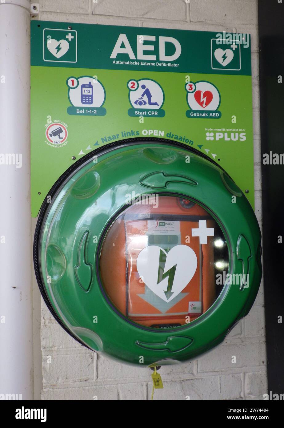 Automatic external defibrillator hi-res stock photography and images ...