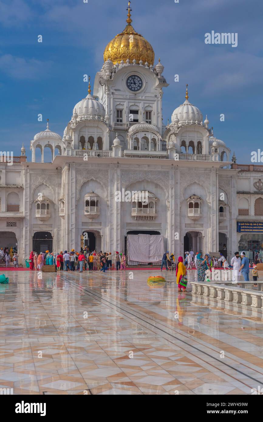 Pilgrims, Golden Temple complex, Amritsar, Punjab, India Stock Photo ...