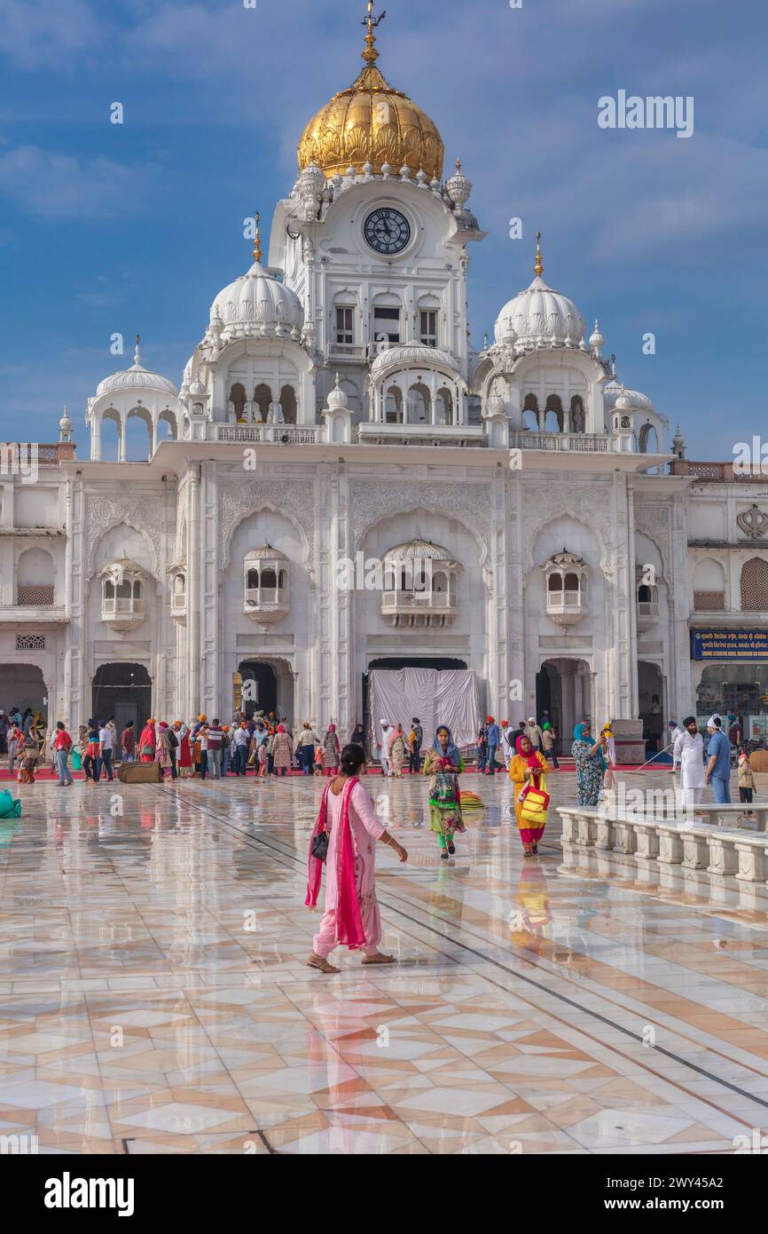 Pilgrims, Golden Temple complex, Amritsar, Punjab, India Stock Photo ...