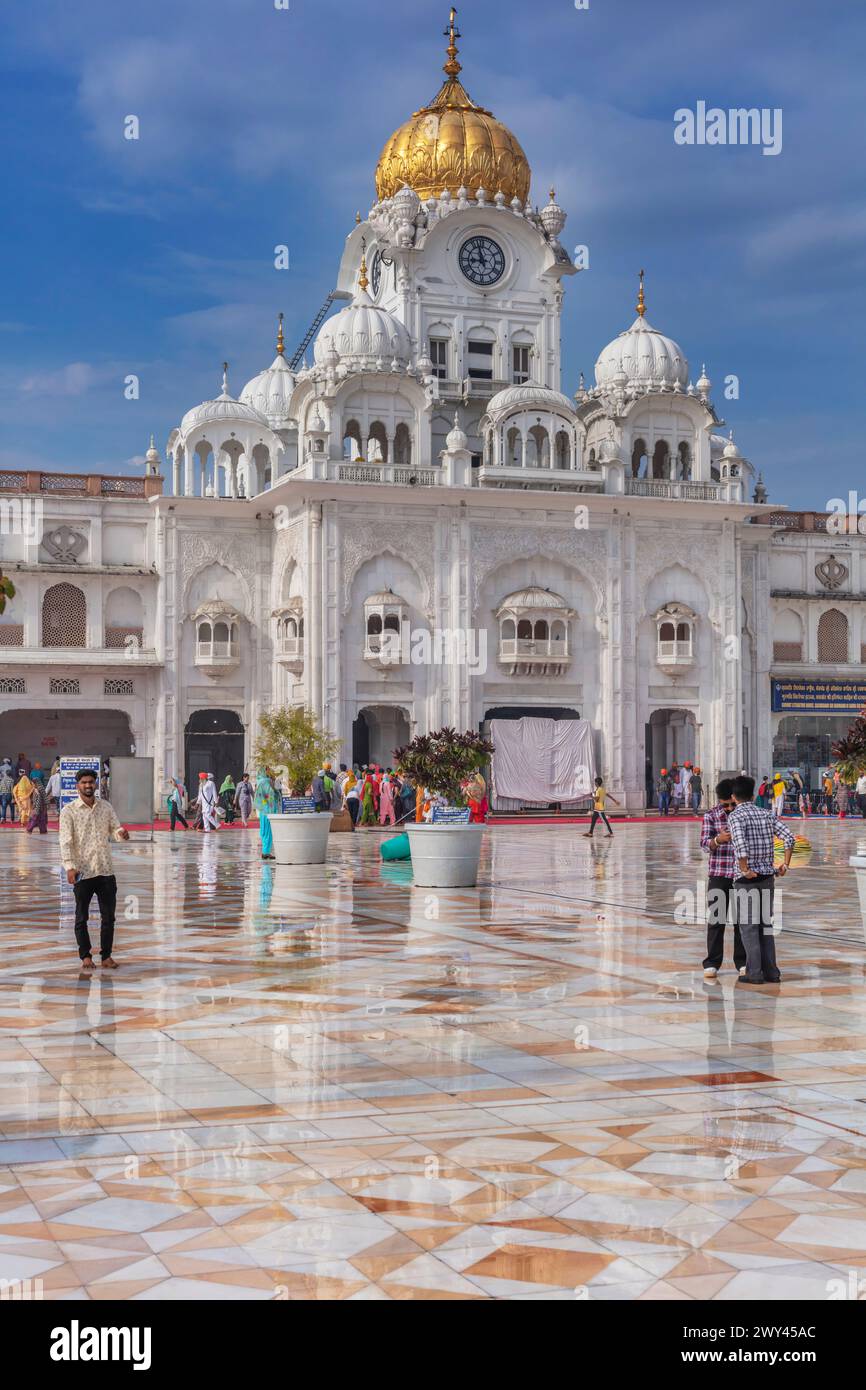 Golden entrance gate to amritsar hi-res stock photography and images ...