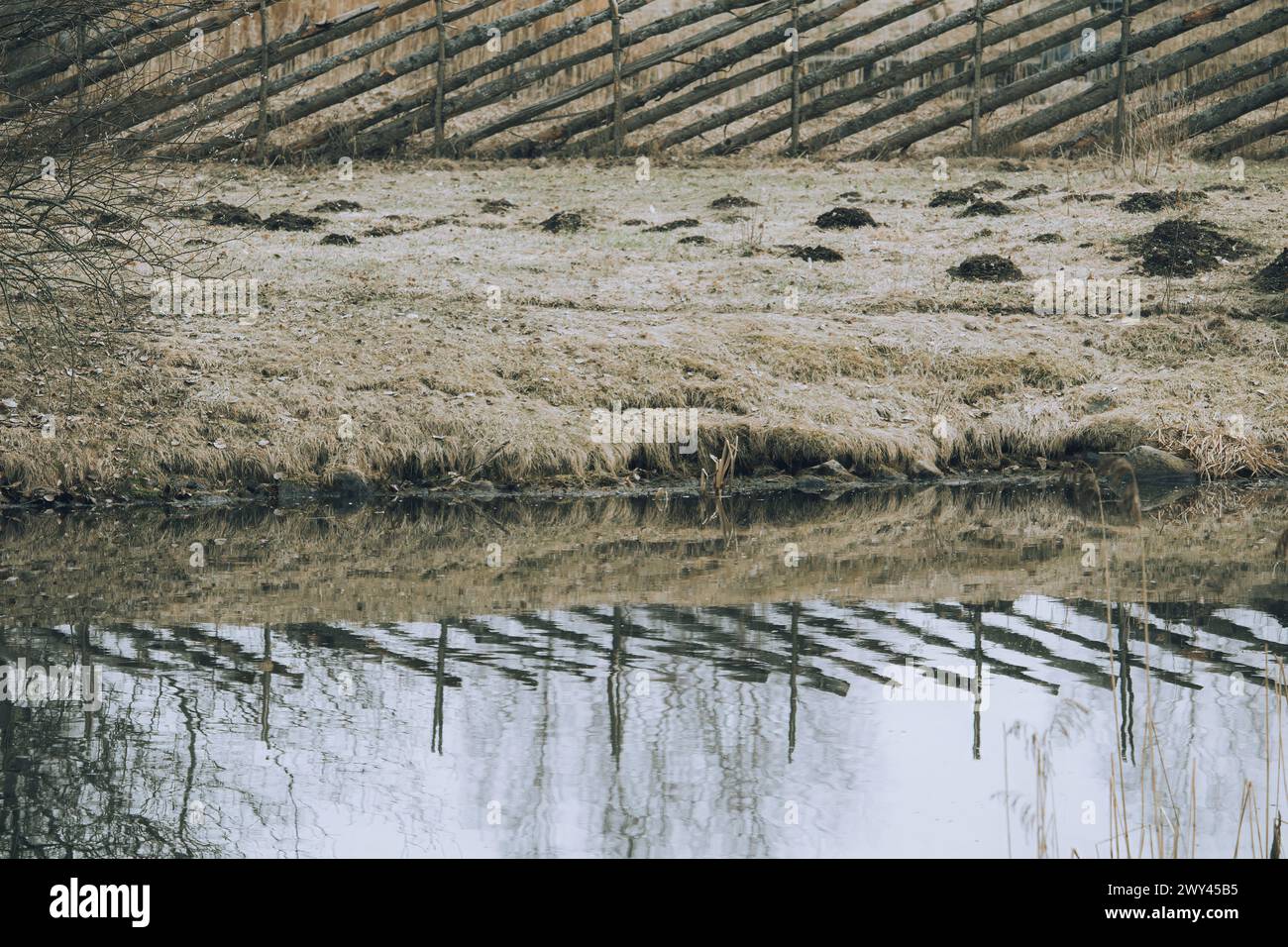 Wooden fence on water hi-res stock photography and images - Alamy