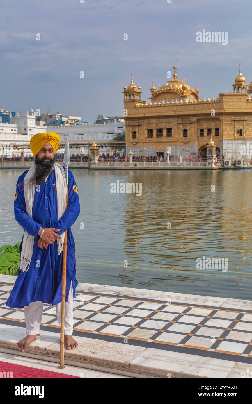 Sikhi guardian in turban, Golden Temple complex, Amritsar, Punjab ...