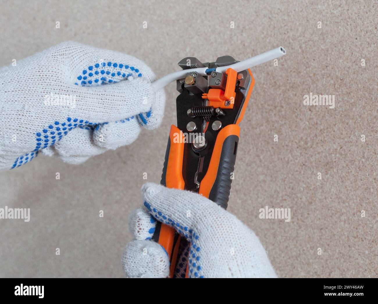 Crimp tool cut wire hi-res stock photography and images - Alamy