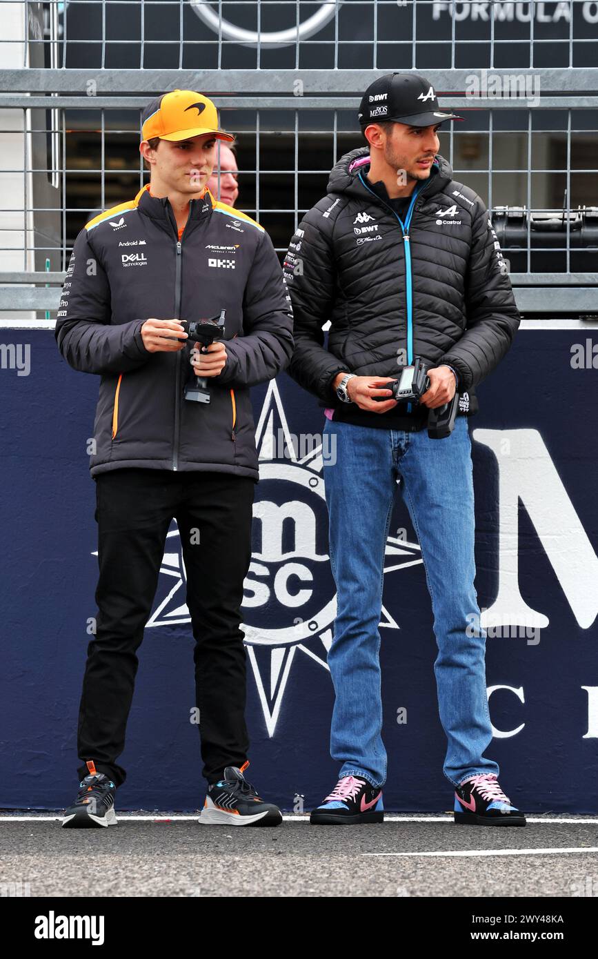 F1 team radio hi-res stock photography and images - Alamy