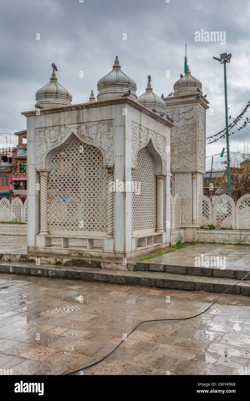 Hazratbal Shrine, Dargah Sharif mosque, Srinagar, Kashmir, India Stock ...