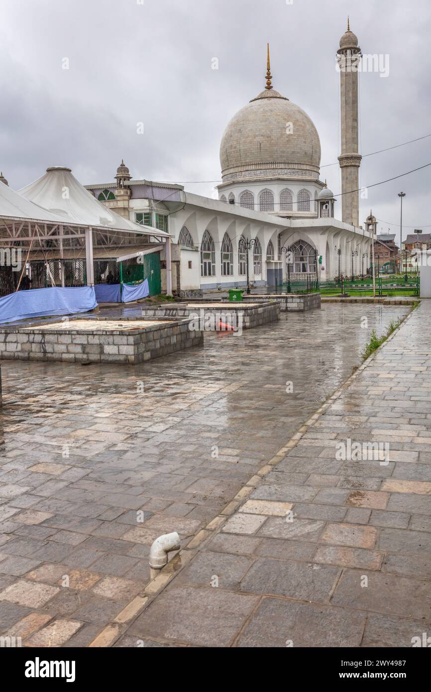 Hazratbal Shrine, Dargah Sharif mosque, Srinagar, Kashmir, India Stock ...