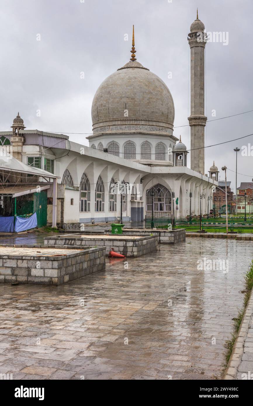 Hazratbal Shrine, Dargah Sharif mosque, Srinagar, Kashmir, India Stock ...