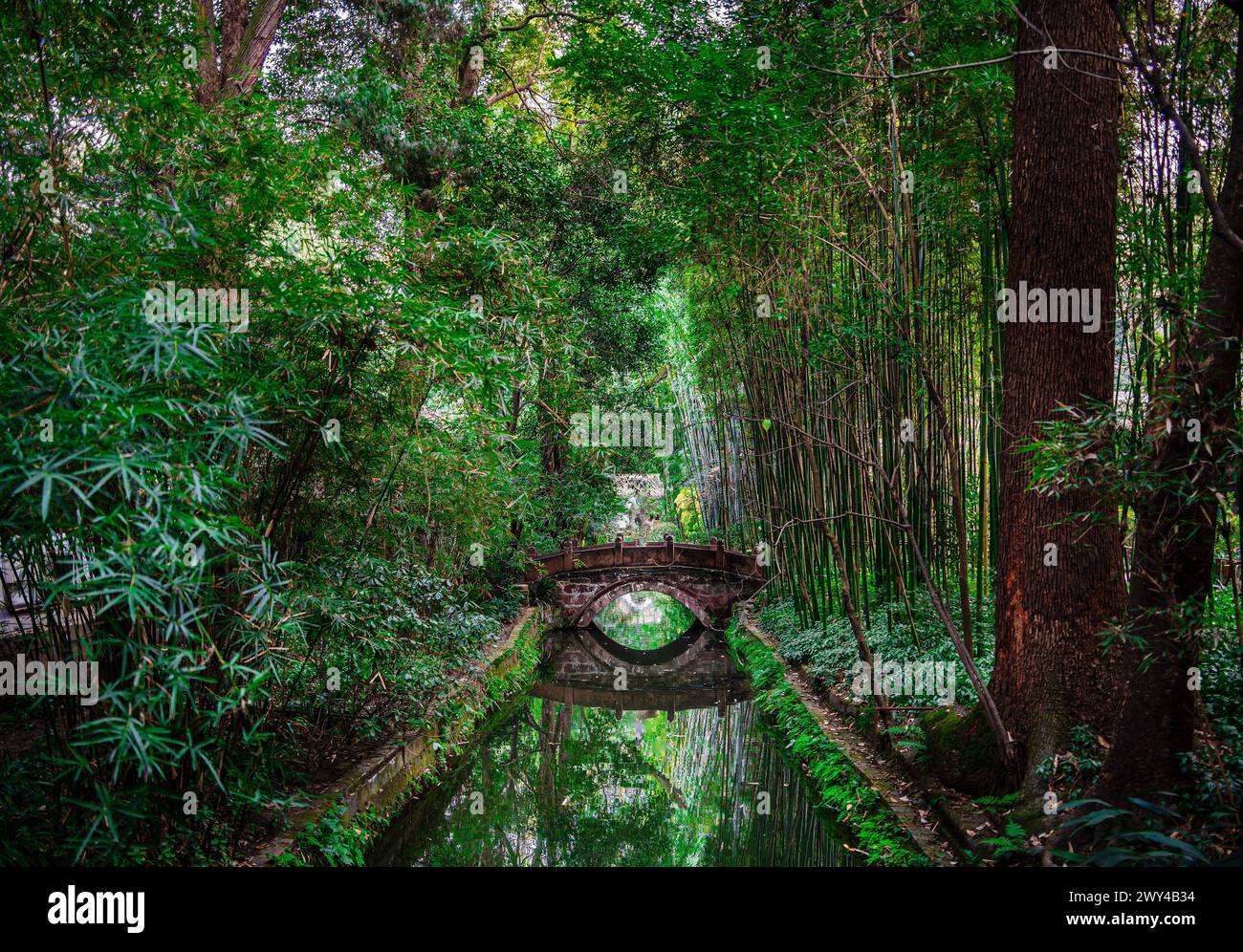 Du Fu Thatched Cottage Park, Chengdu, China Stock Photo - Alamy