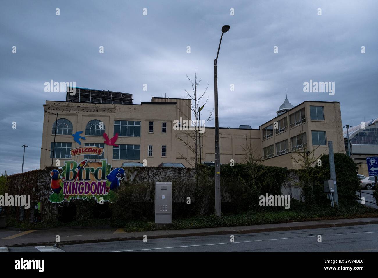 Bird Kingdom, home to birds and reptiles, the world's largest aviary ...