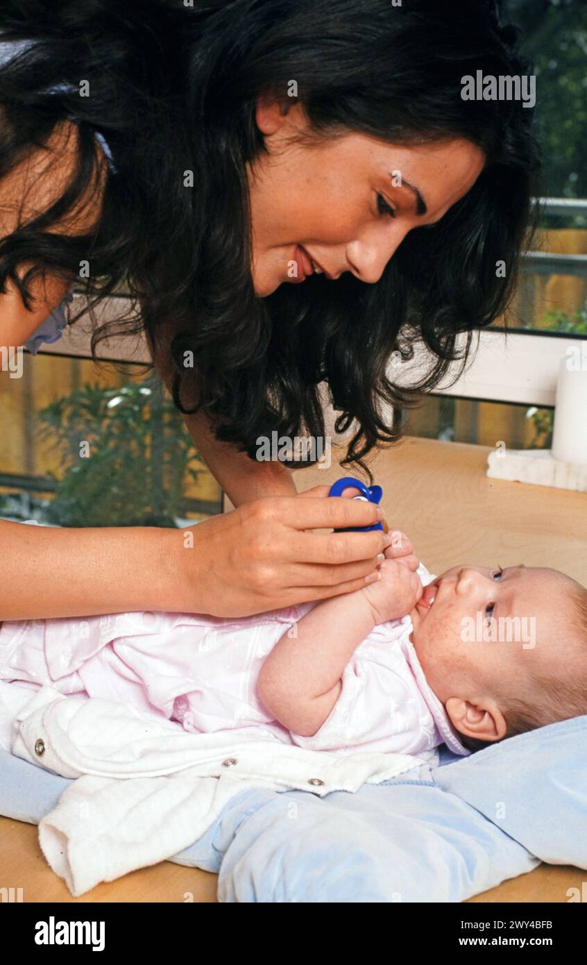 Mariella Ahrens, deutsche Schauspielern, mit Baby Isabella Maria ...