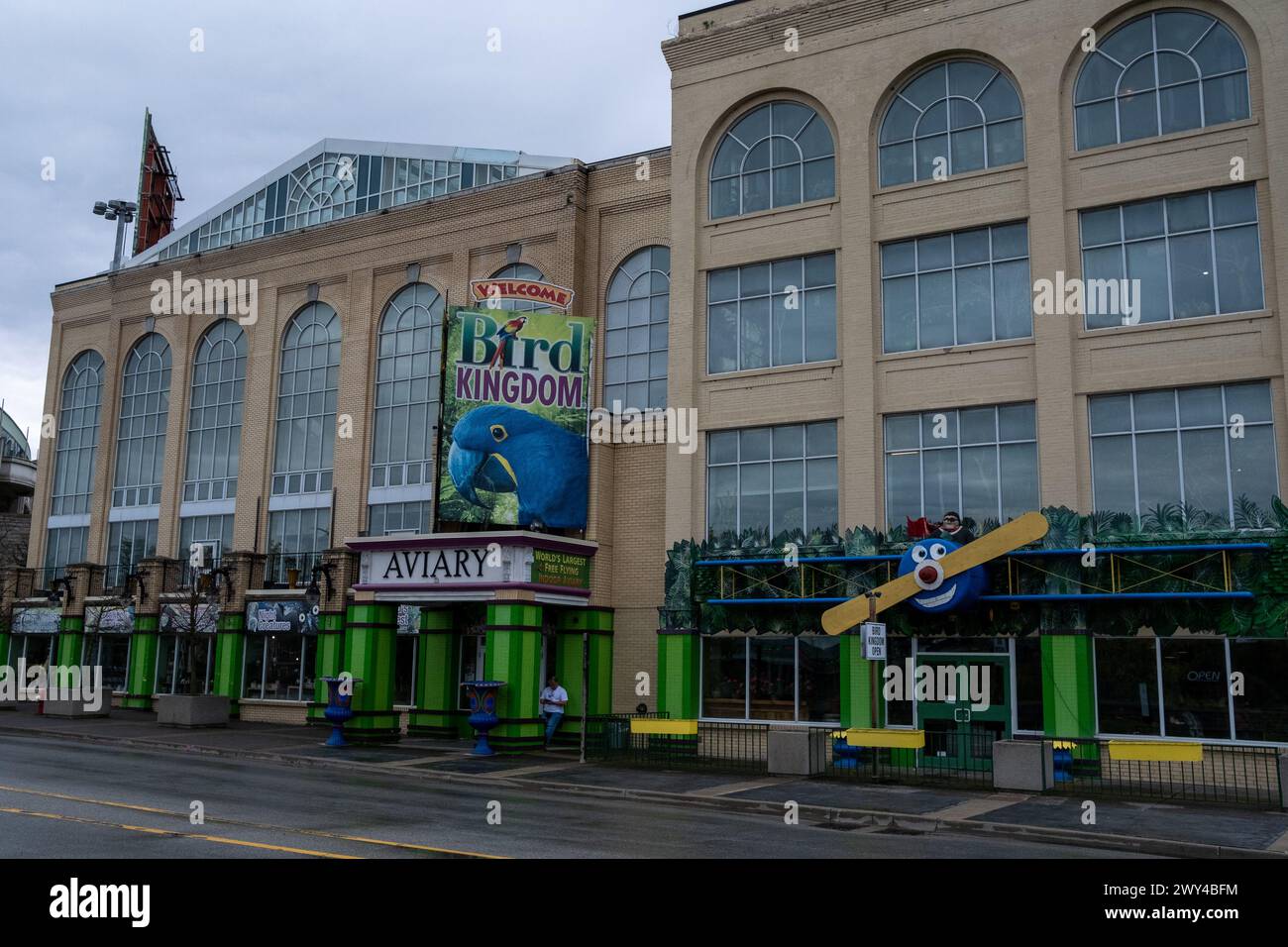Bird Kingdom, home to birds and reptiles, the world's largest aviary ...