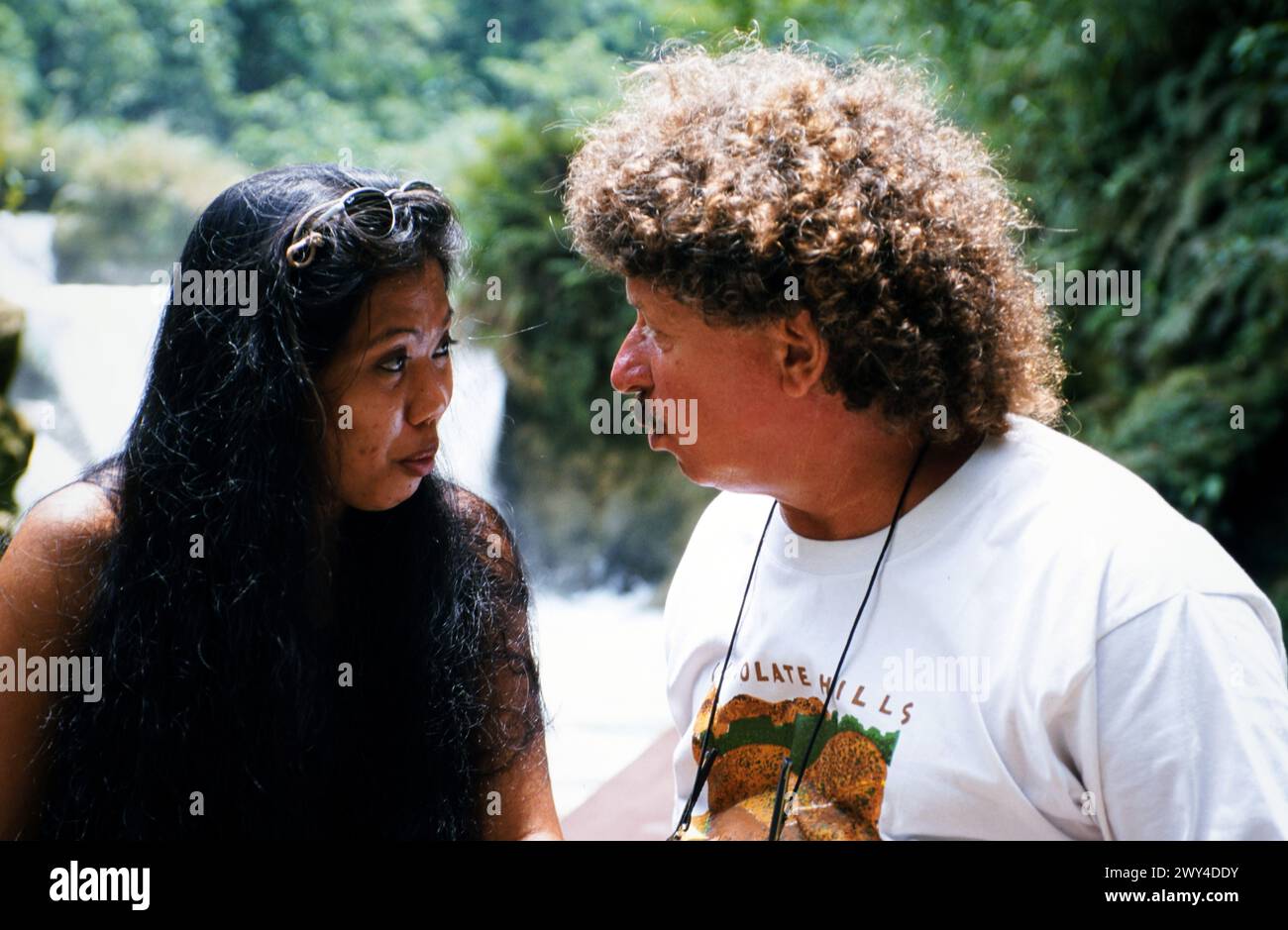 Harry Jeske, Mitgründer und Bassist der Gruppe "Puhdys", mit seiner ...