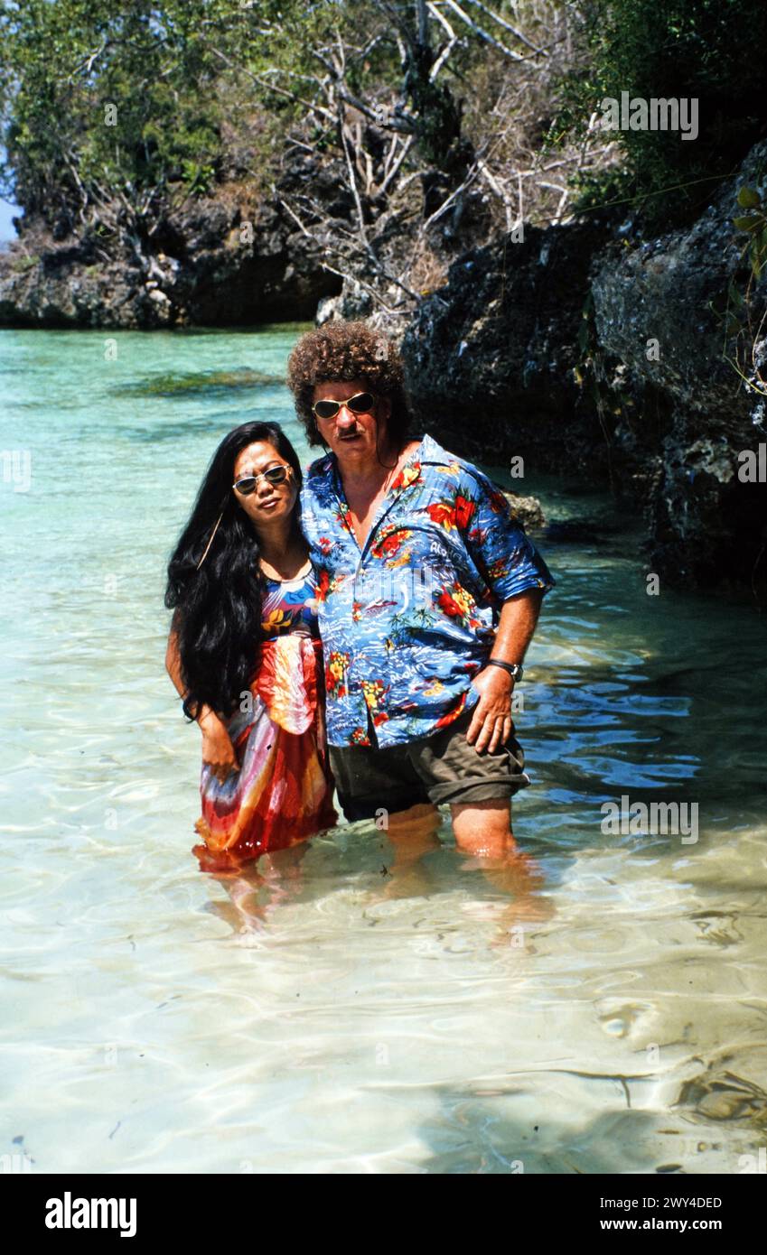 Harry Jeske, Mitgründer und Bassist der Gruppe "Puhdys", mit seiner ...