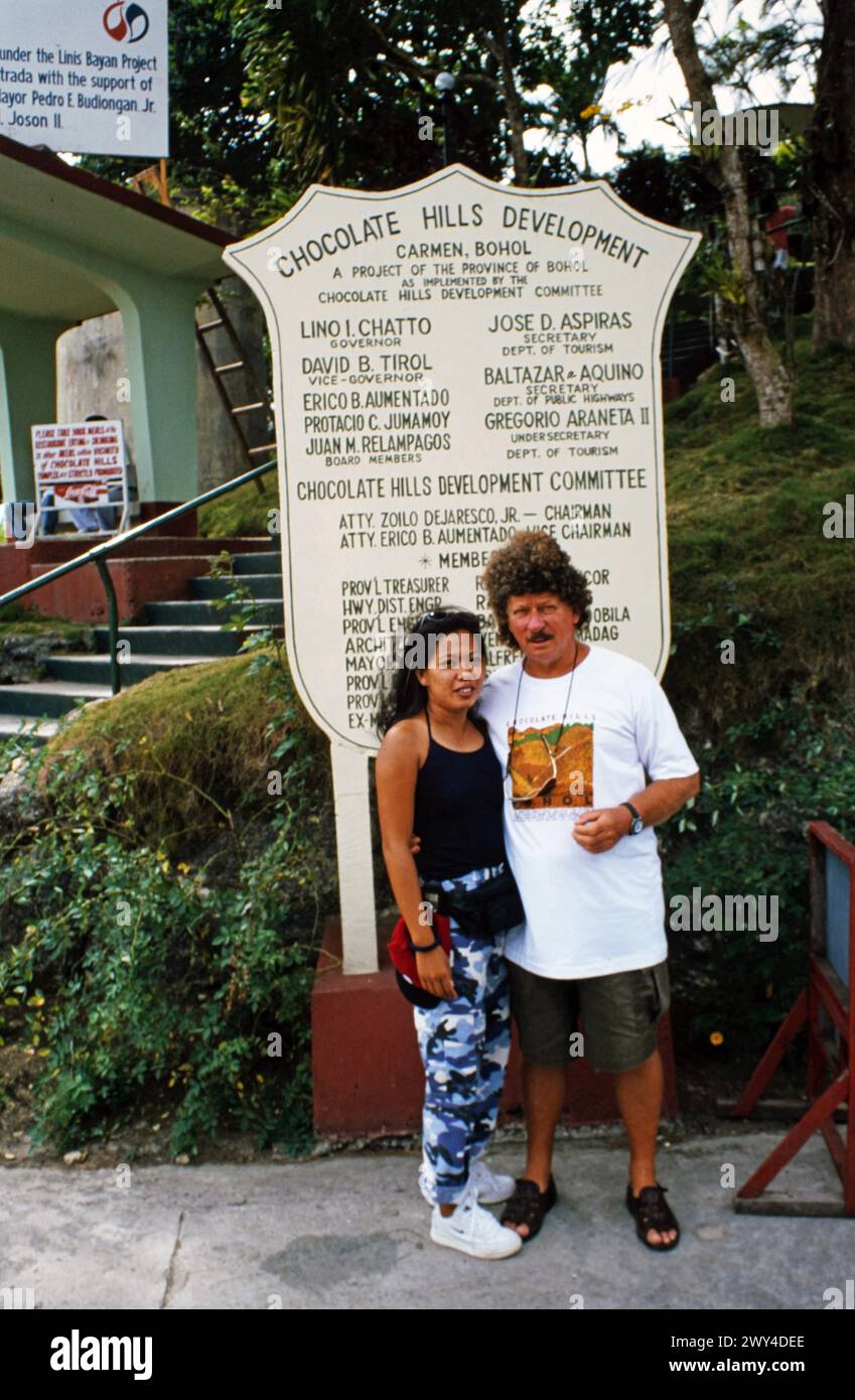 Harry Jeske, Mitgründer und Bassist der Gruppe "Puhdys", mit seiner ...