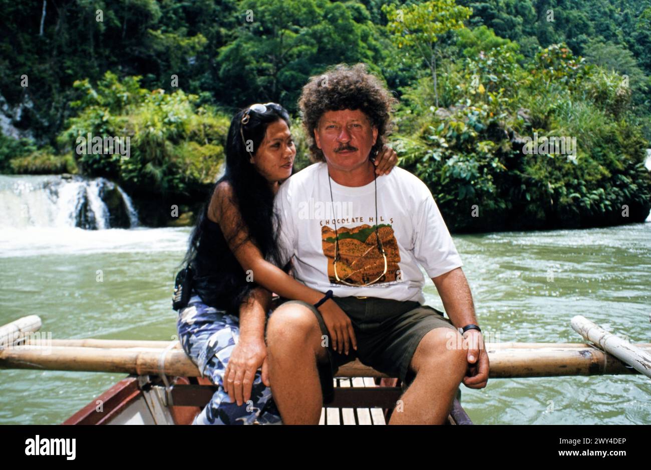 Harry Jeske, Mitgründer und Bassist der Gruppe "Puhdys", mit seiner ...