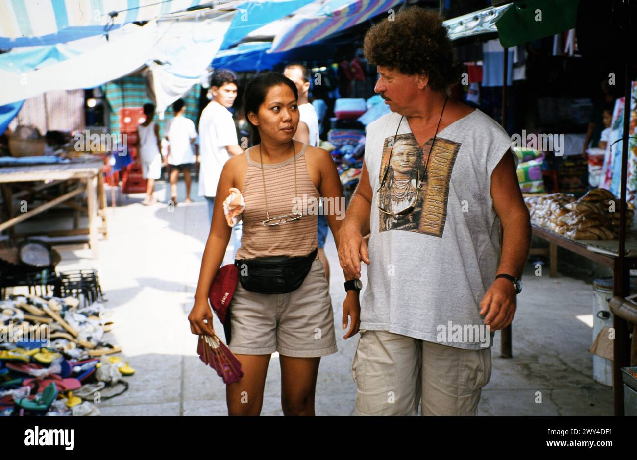 Harry Jeske, Mitgründer und Bassist der Gruppe "Puhdys", mit seiner ...